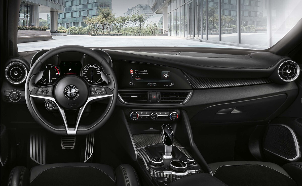 2018 Alfa Romeo Giulia Ti Interior | Cabinets Matttroy